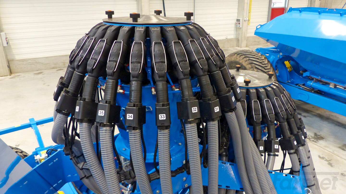 Modular sowing machine Falcon PRO now with section control and new ...