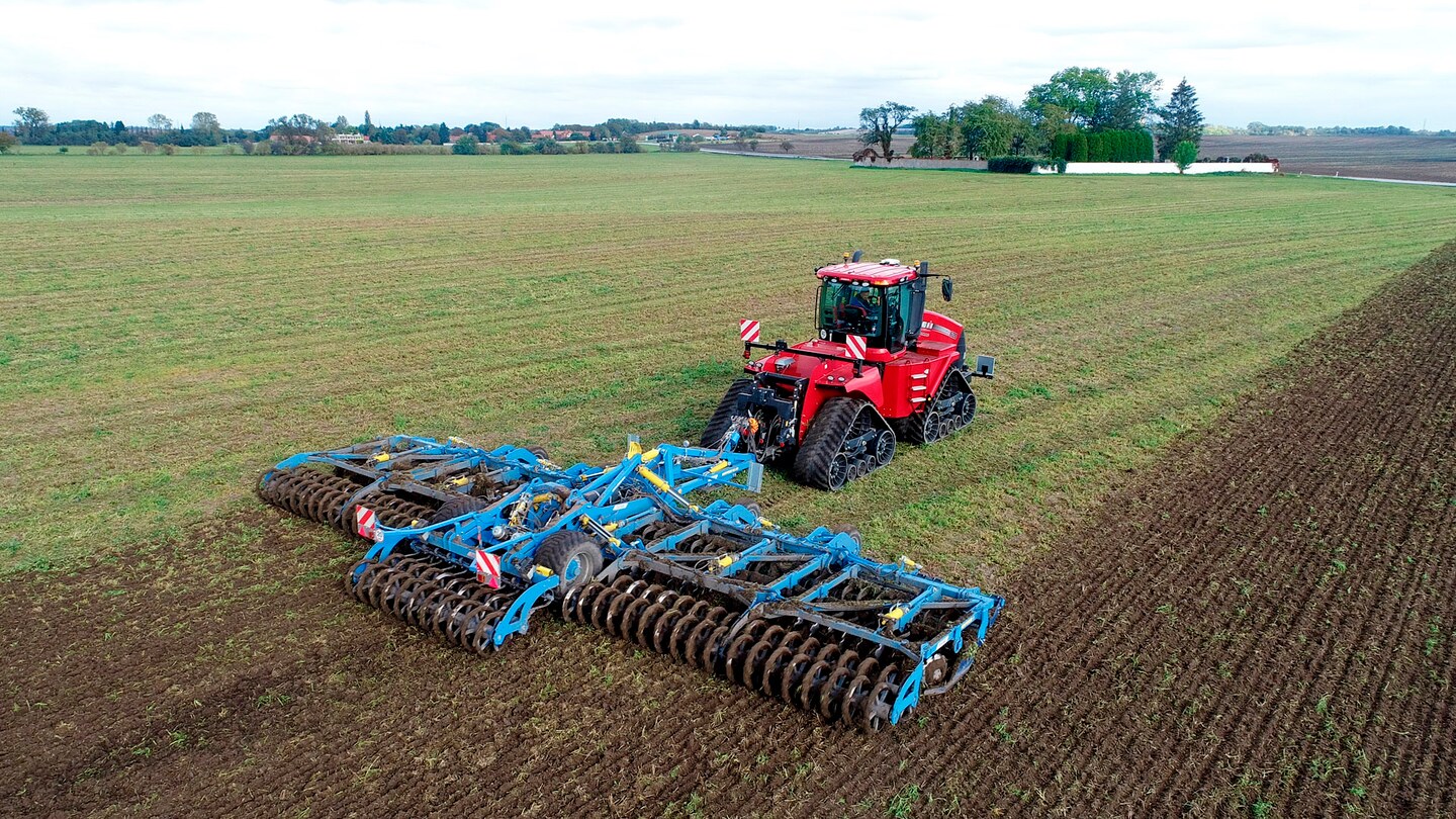 Softer 1250 PRO during a green manure mixing - Farmet